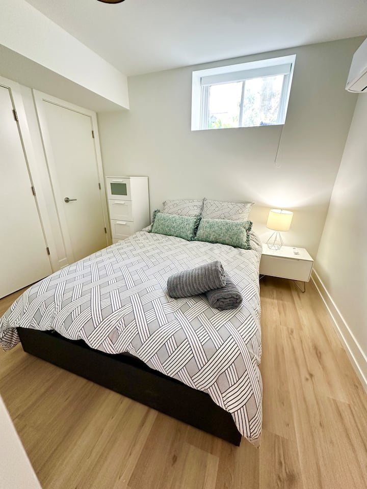 *Newly Renovated Gem* 4 Mins Walk To Bus Stop! - 