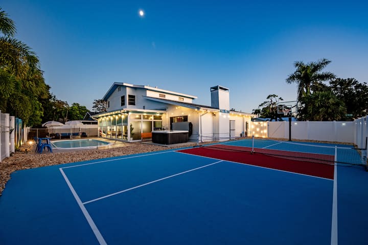 4bd Oasis Sleep 21 Htd Pool, Hottub, Pickle&bball - Anna Maria Island, FL
