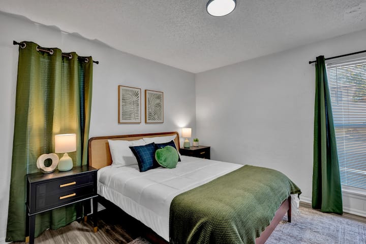 Chic Stay @ The Hub – Wifi+parking W/ Weekday Deal - Stillwater, OK
