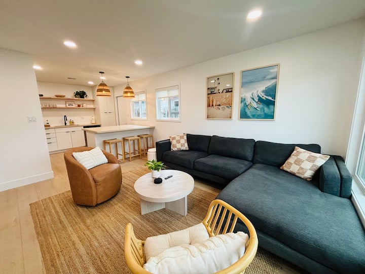 Walk To Beach+village/ Ac/ Beautiful Home W/ Yard - カールスバッド, CA