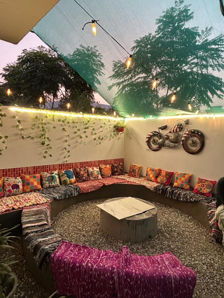 The Happy Hangout-luxe Stay - Sahibzada Ajit Singh Nagar