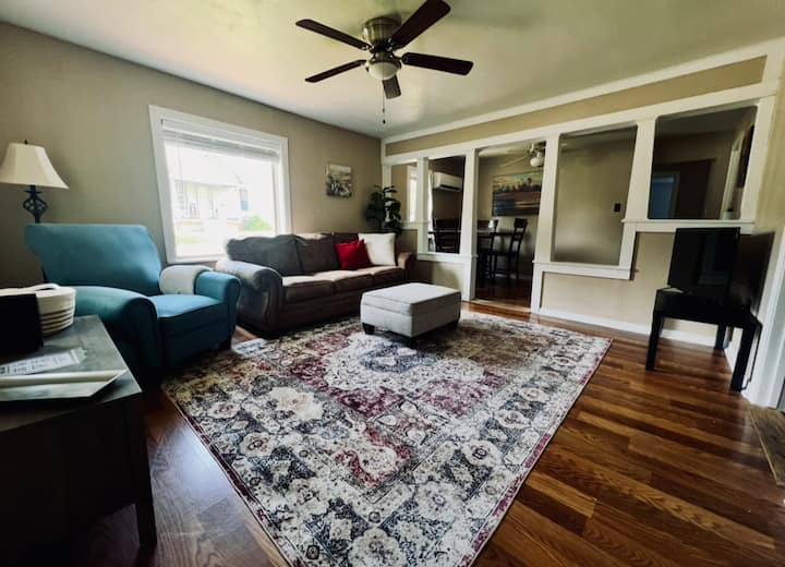 Bike/shop/sleep- In-town 2br/2ba - Mena