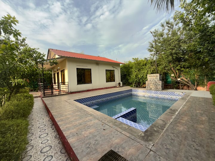 20 Min From Pari Chowk Greater Noida | Farmhouse. - Noida