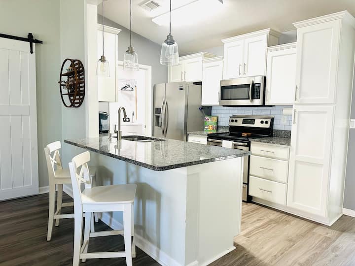 Clean, Bright & Peaceful Home - Tallahassee, FL