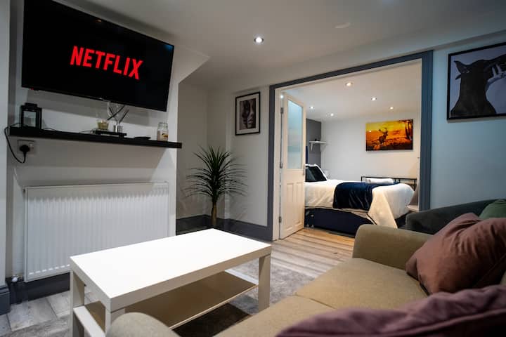 Modern 3-bedroom House | Free Parking - Greenwich