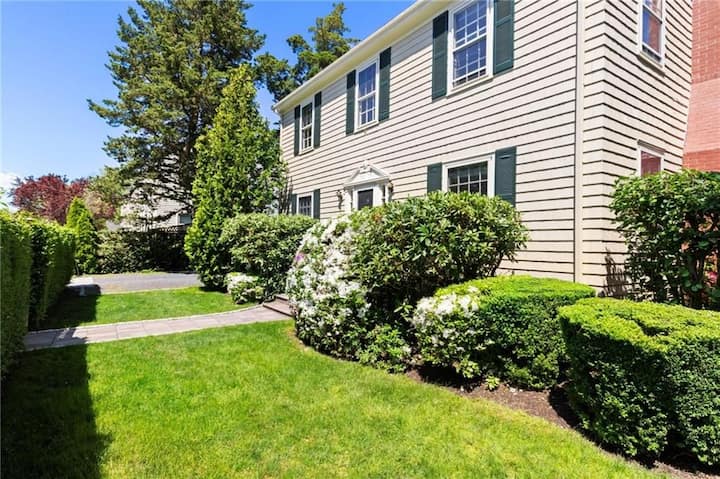 Charming Newport Retreat! - Newport, RI