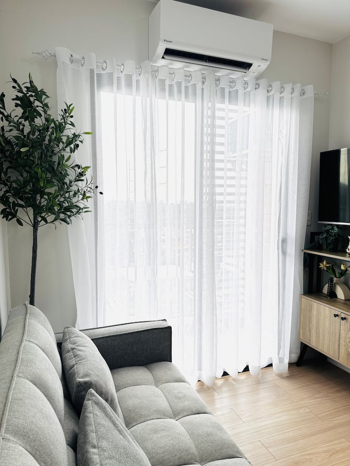 New! Cozy 1-bedroom With Balcony @ Casa Dreamer - Angono