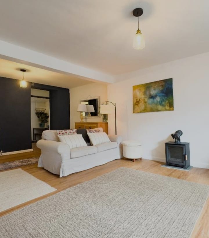 Pretty Hillside Miners Cottage With Amazing Views - South Wales