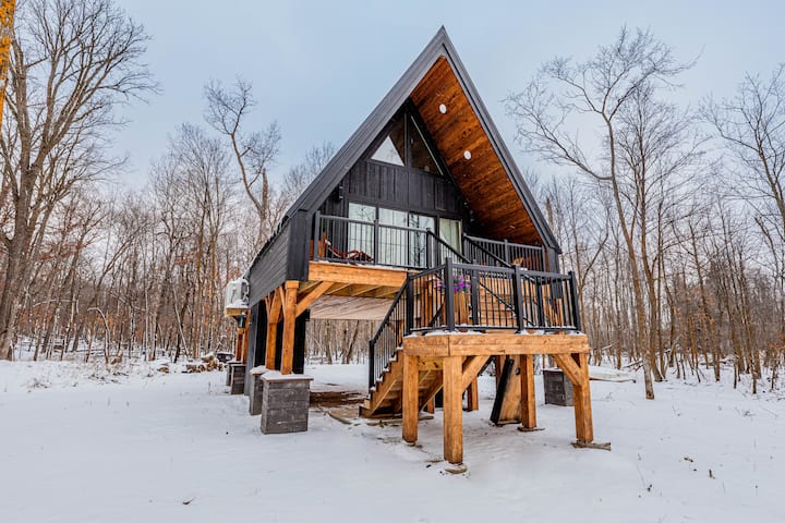 Secluded A-frame Treehouse - Minnesota