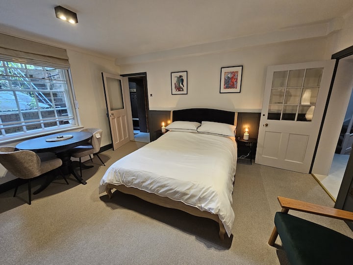 Derngate Basement Apartment - Northampton, UK