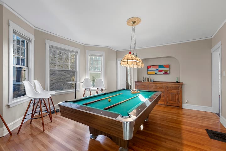 Beautiful Home | Great For Groups, Parking & Food - Chicago