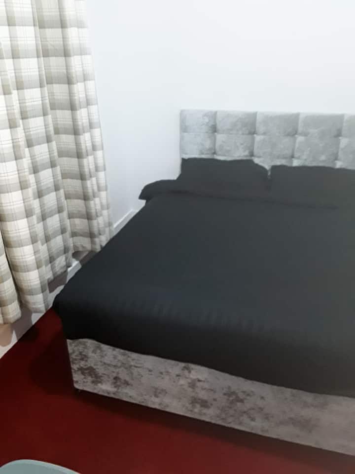 Luxurious Room King Size Bed, Double Workspace - Aberdeen