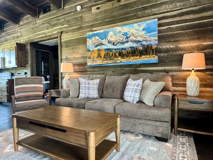 Pinion Pine Chalet #3; A/c, 1 Pet, Fresh & New! - Harriman State Park, Island Park