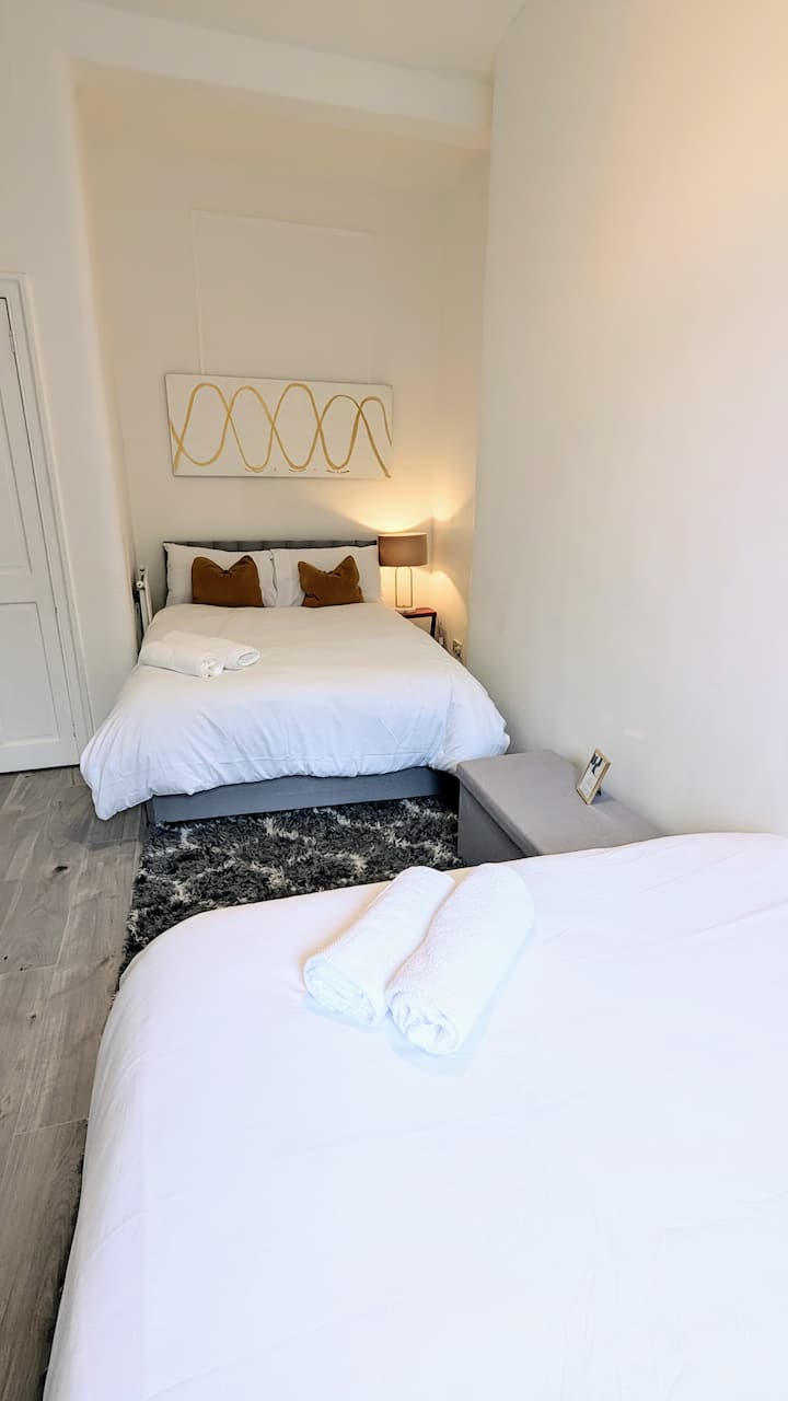 Friends Room Edinburgh City Cent - Edinburgh