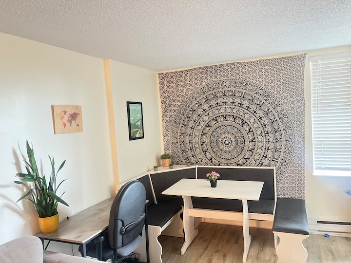 Cute & Cozy Dt 1br
Steps To Beach + Top Dt Spots - Vancouver