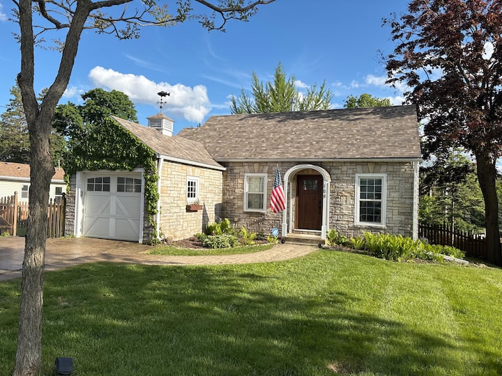 Charming Cottage Getaway - Lake Geneva, WI