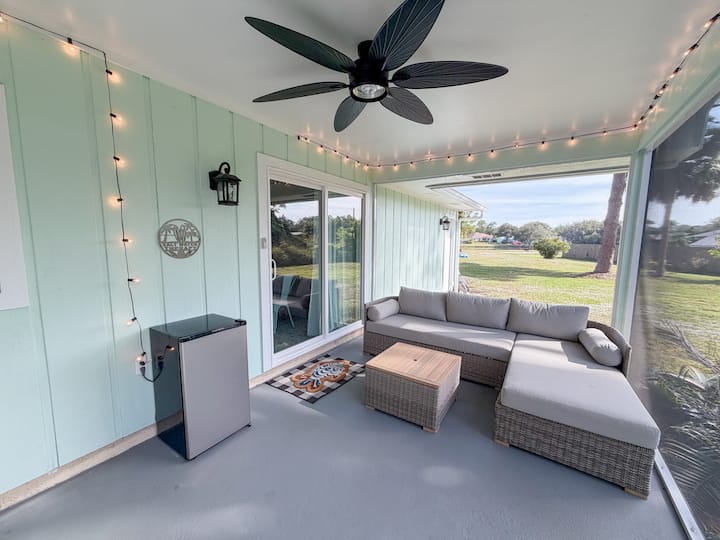 Coastal Getaway • 2bd/2ba • 5 Miles To Boat Ramp - Sebastian, FL