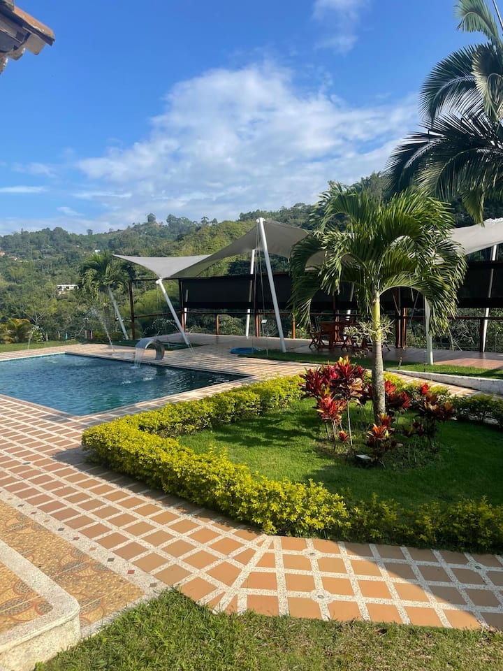 Villa Con Cancha Sintética Y Salón Insonorizado - Cali