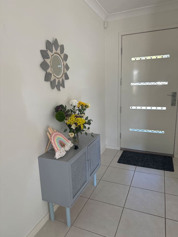 Room Near Coomera, Bed Upgrade - Jacobs Well