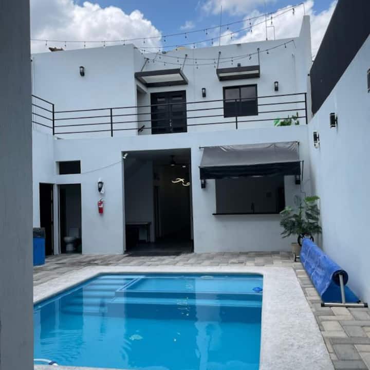 Casa Duplex Multi Familiar, Con Alberca Privada - Tlaquepaque