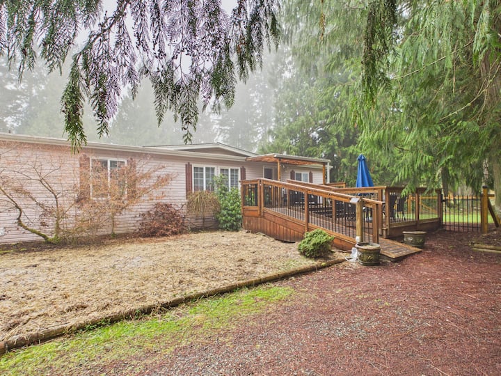 King Suite | Firepit | Retreat - Parksville