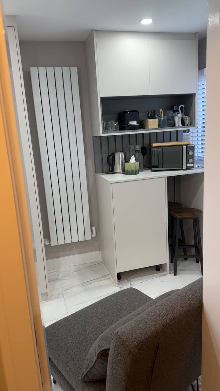 Morden Furnished, Room With En-suite - Wolverhampton