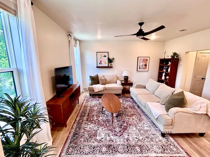 Beautiful 1 Bedroom Guest Apartment - Dallas, TX
