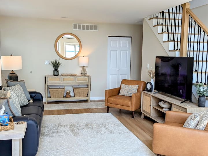 Blue Heaven-mullett Lakefront (Sleeps 12) - Mullett Lake, MI