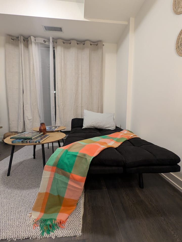Guest Favorites Oakville Condo | Modern & Stylish - Oakville