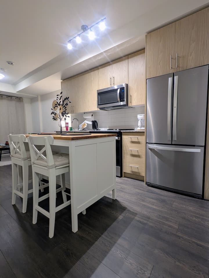 Stylish Oakville Condo To Call Home - Oakville