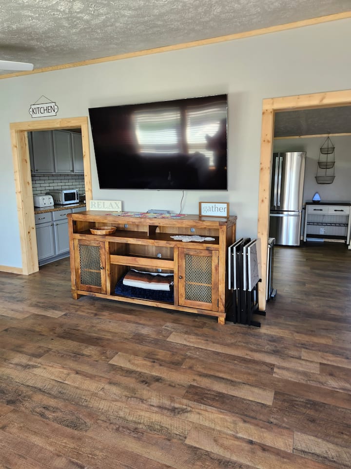 Spacious Home, Lots Of Sleeping! - Fargo, ND