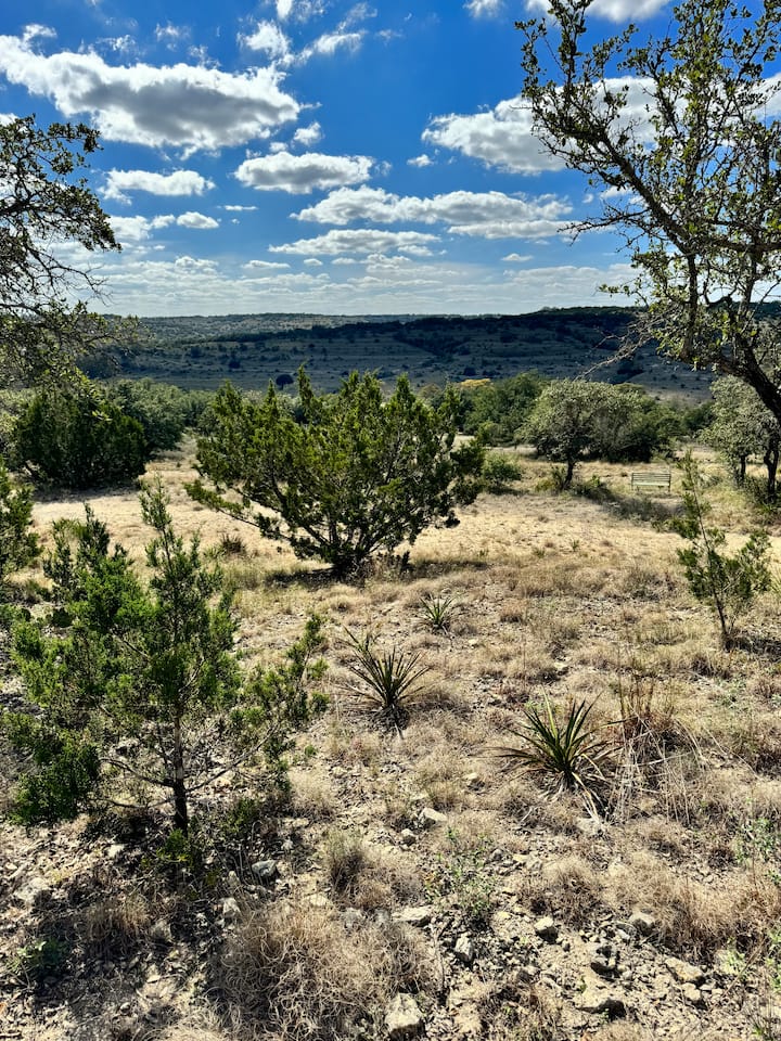 Tranquil Hill Country Retreat - Spicewood, TX