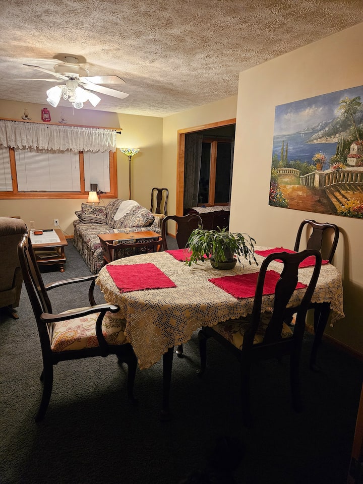 Comfortable 4 Br W/ping-pong - Fremont, NE