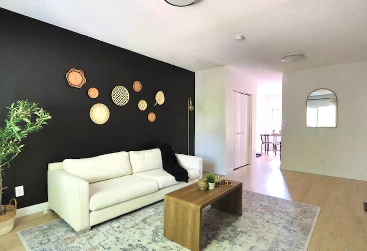Stylish Cathedral Stay - Regina