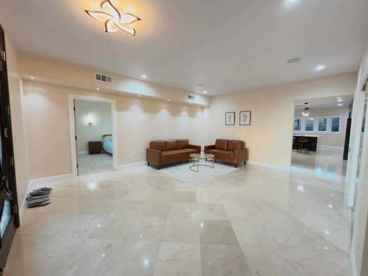 Quiet Cul-de-sac Home With Spectacular Views - Hayward, CA