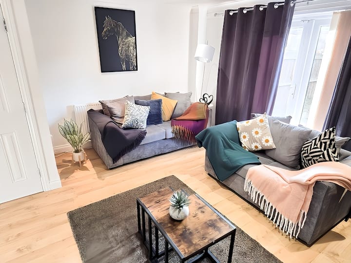 2ndhomestays I Bilston I Contractor-friendly House - Wolverhampton