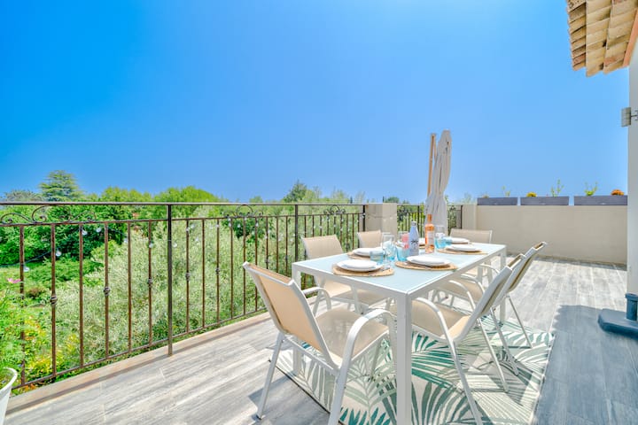 Maison Niçoise Climatisée - Terrasse Et Jacuzzi- - Carros