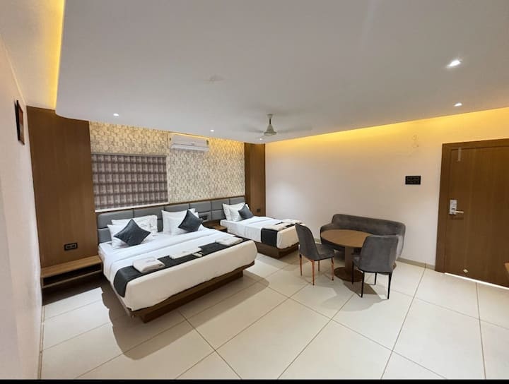 17 Rooms House With Roof Top Party Venue - Pune