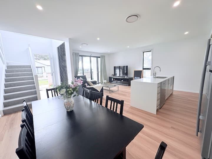 Brand New House Retreat Close To Nature Reserve - Canberra