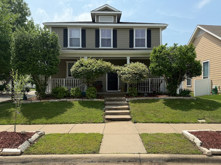 Comfort In Far North Dallas. - Little Elm, TX
