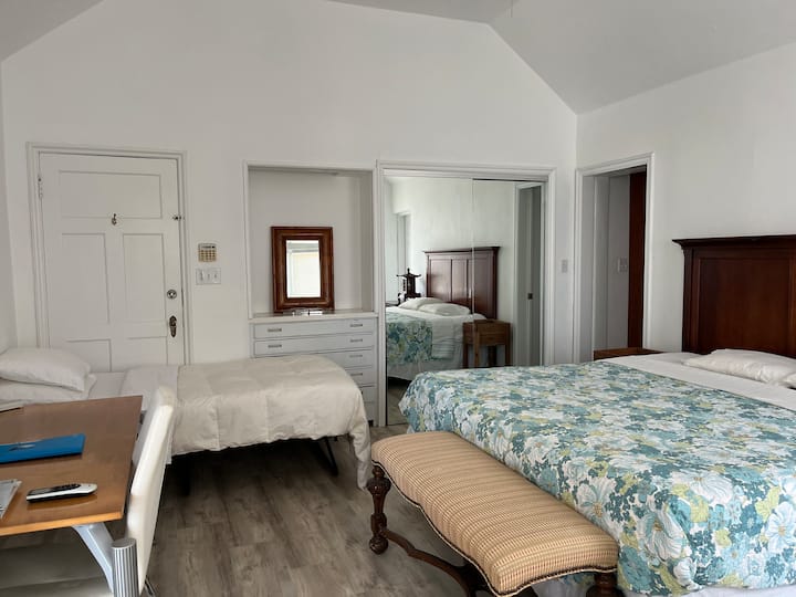 Cr 1 - Bring Your Suitcases Unit 1 - Bermuda