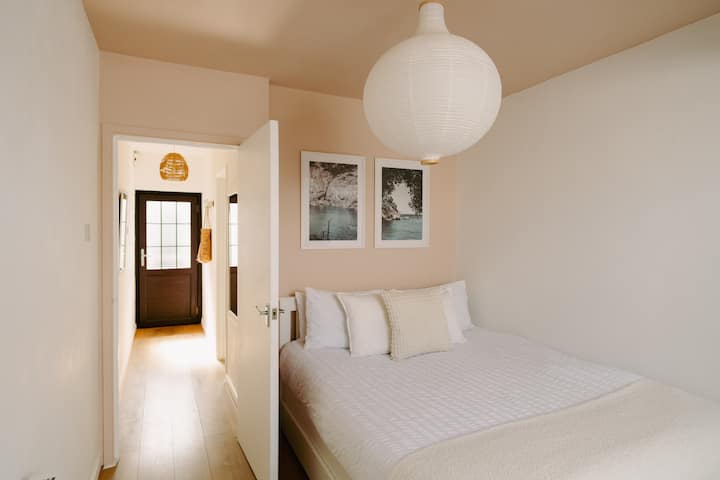 Central Falmouth Apartment - Pendower Beach