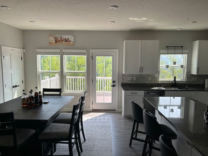 Modern Townhouse Near Oakmont - Freeport, PA