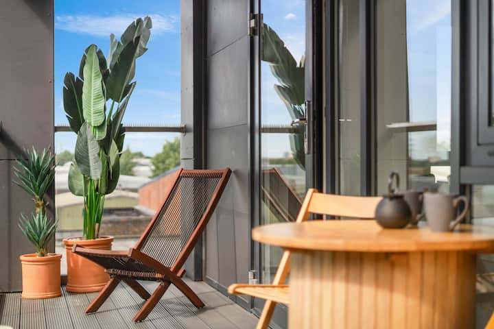 Beer Mile Home With Sunset Balcony - Chingford