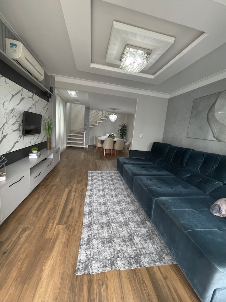 Praia,aeroporto,
Beto Carreiro 20min;casa P/todos! - Navegantes