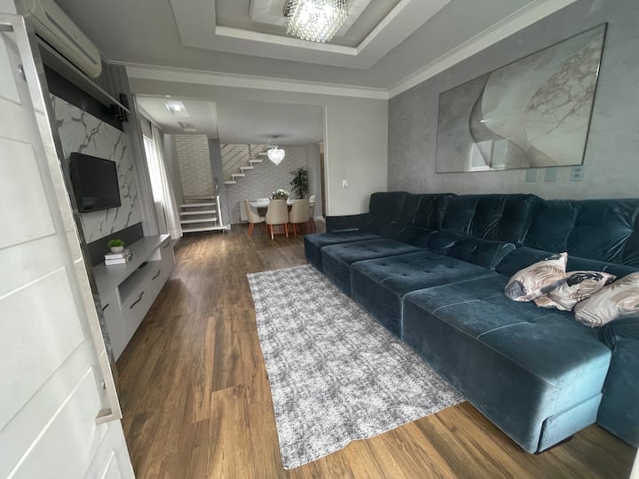 Praia,aeroporto,
Beto Carreiro 20min;casa P/todos! - Navegantes