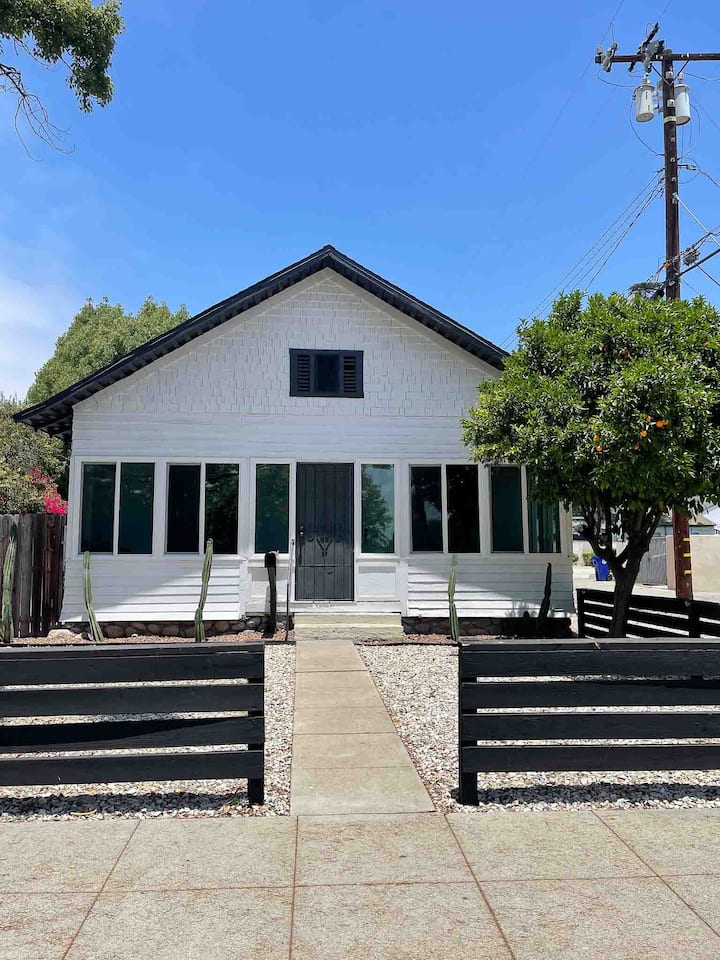 Cozy Home With 2 Brs+ 2 Bths - Claremont