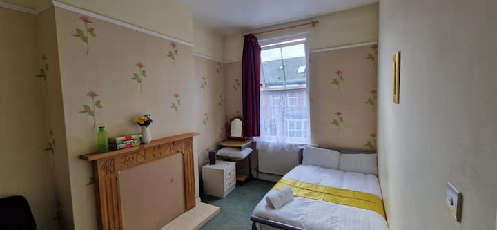 Lucruios Villa Room 3 - Hull