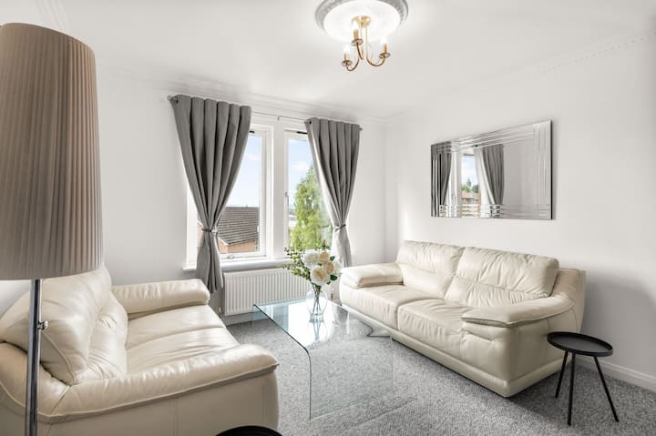 Stylish Contractor Apartment With Private Parking - Falkirk