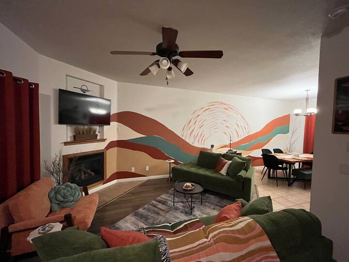 Desert Dreams: Relax Near Zion +Pool & Hot Tub! - Kanab, UT